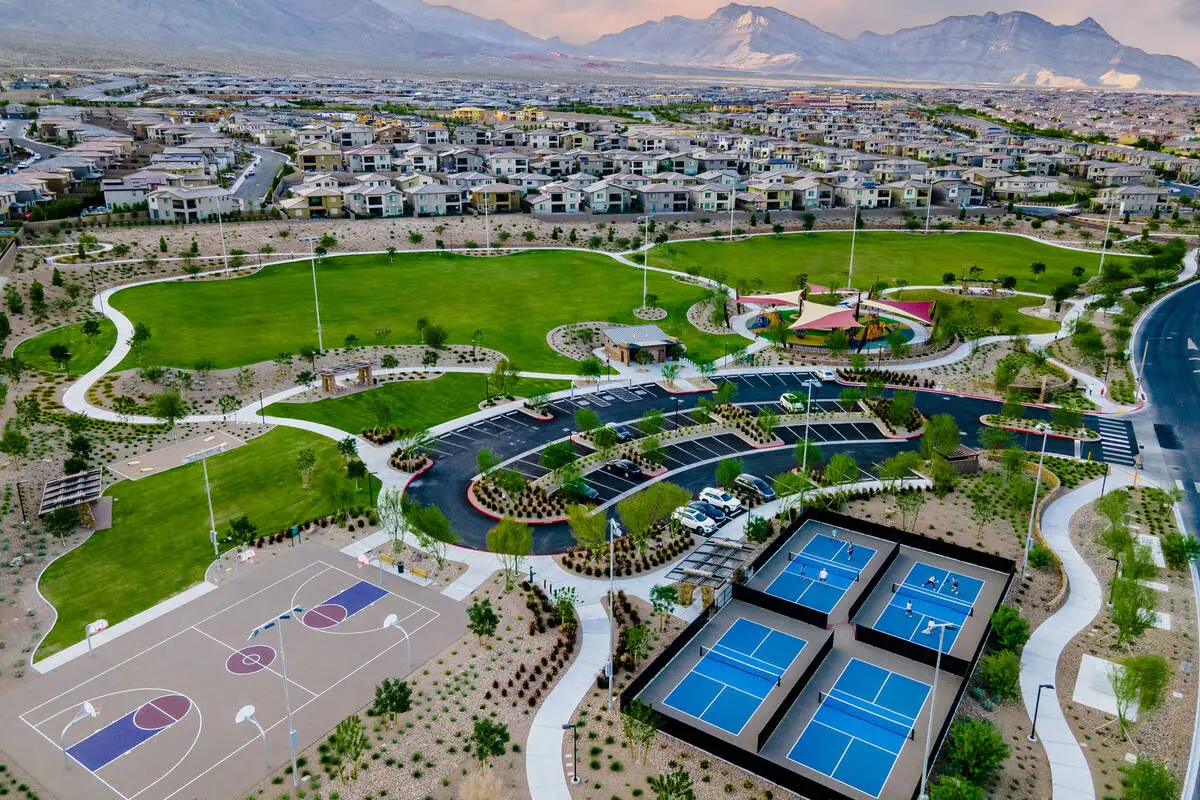 How many parks, trails and golf courses does Summerlin have? - Summerlin